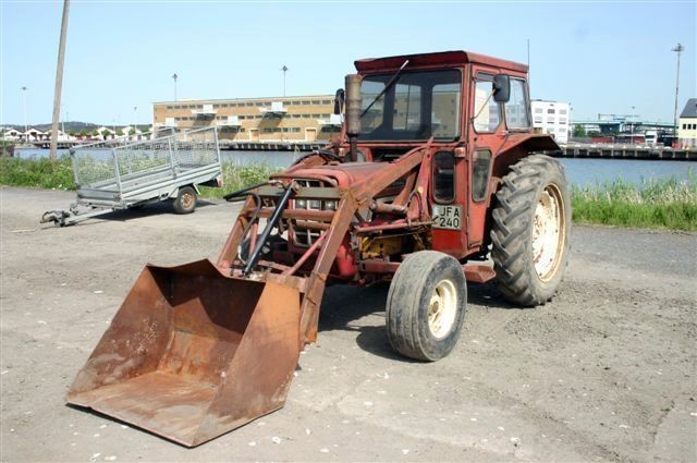 Netauktion - Traktor, International 475 med frontlastare.