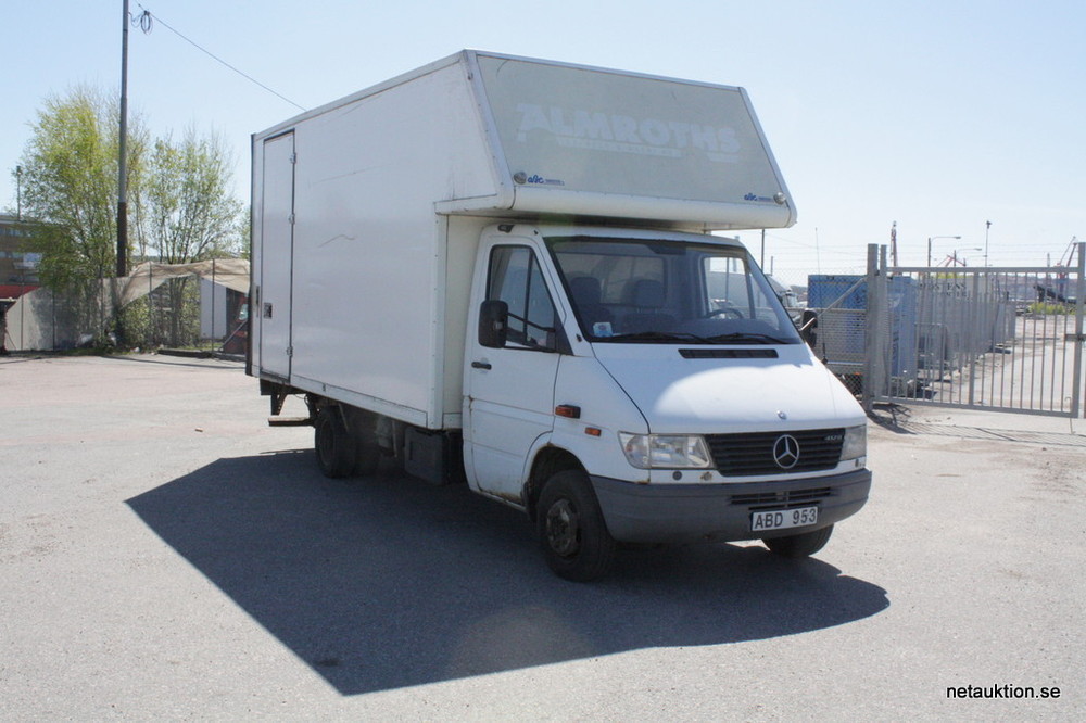 Netauktion - Mercedes Sprinter 412 D skåp -97 (ABD 953)