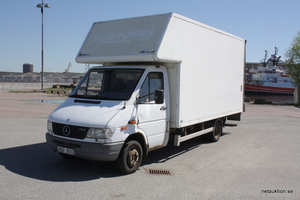 Netauktion - Mercedes Sprinter 412 D skåp -97 (ABD 953)