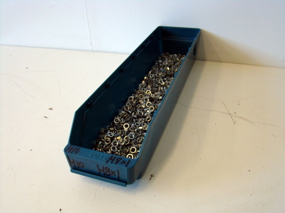 Netauktion - Muttrar M8x1