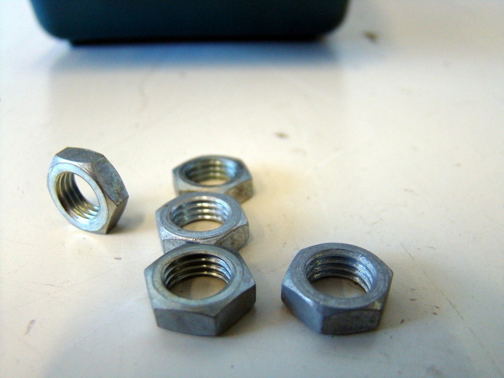 Netauktion - Muttrar M8x1