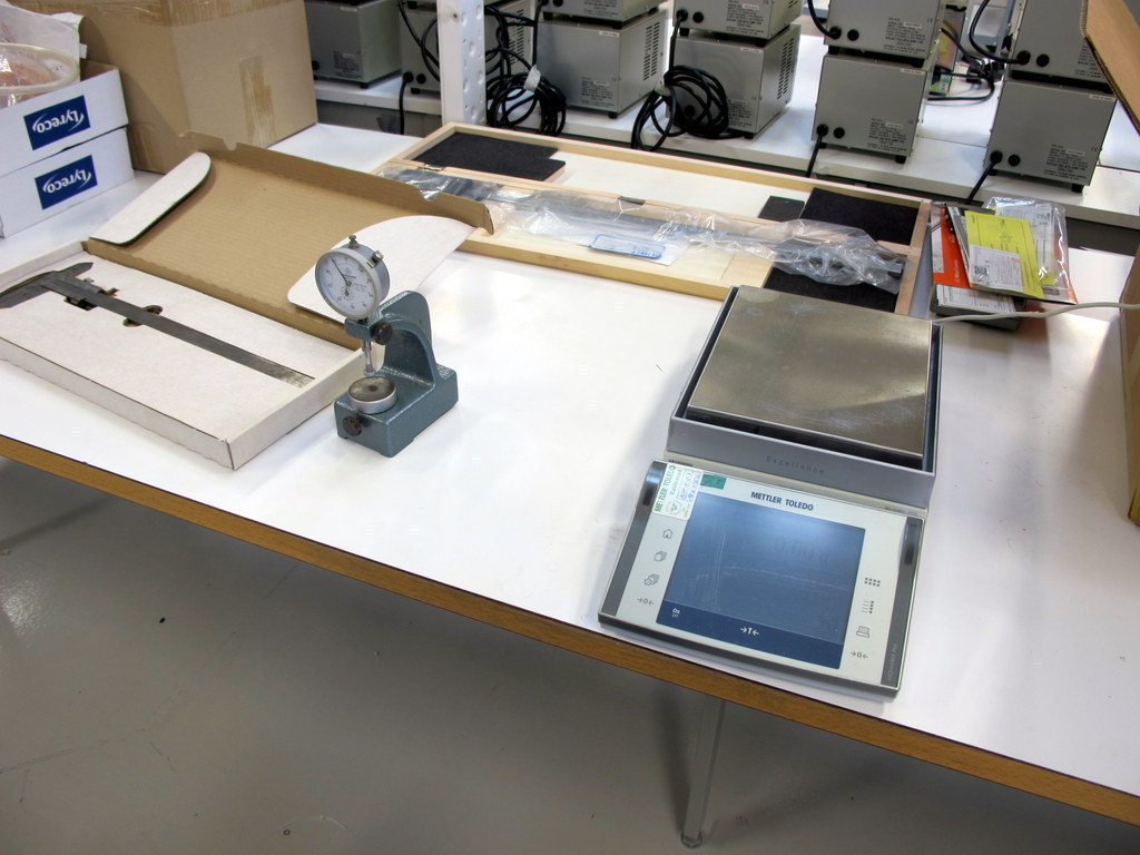 Netauktion - Mätverktyg med fin digital våg