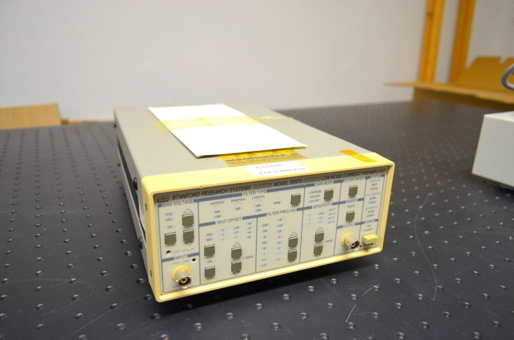 Netauktion - Förstärkare SRS, SR570