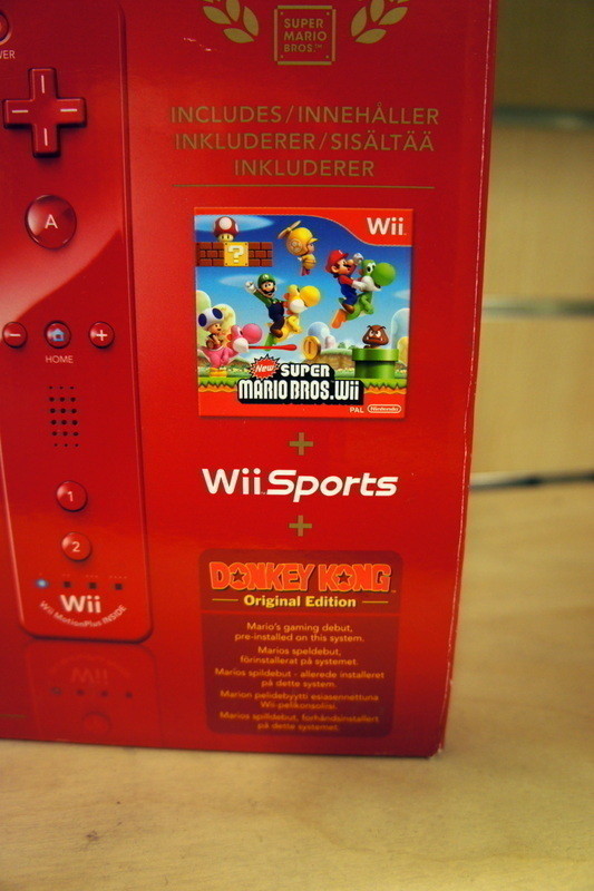 Netauktion - Nintendo Wii Red Console - 25th Anniversary Limited Edition