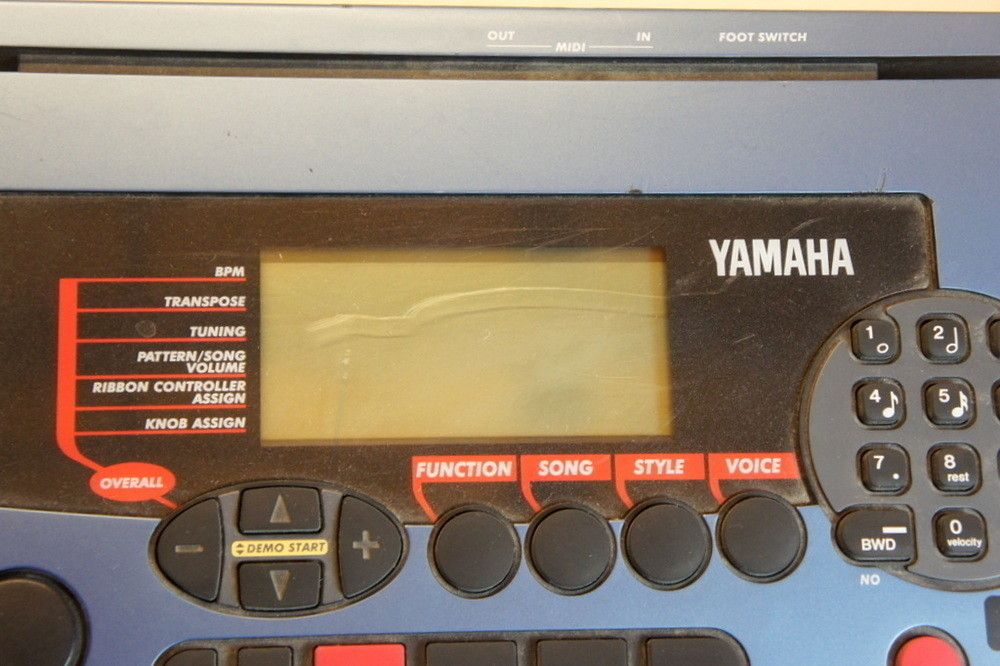 Netauktion - Yamaha keyboard/MIDI-klav med stativ