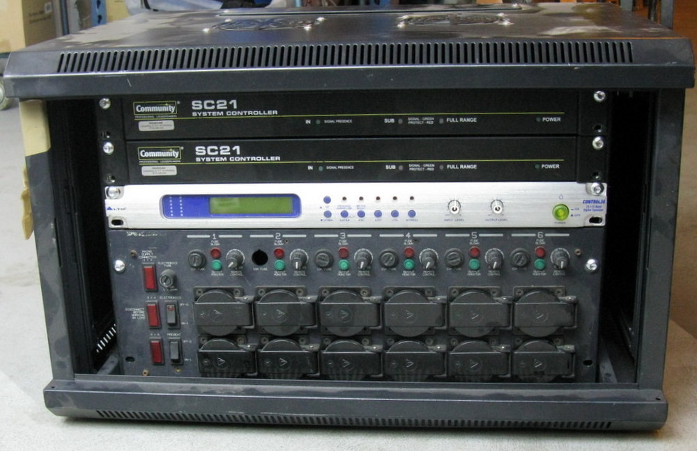 Netauktion - Plåtrack med dimmer, equalizer, delningsfilter