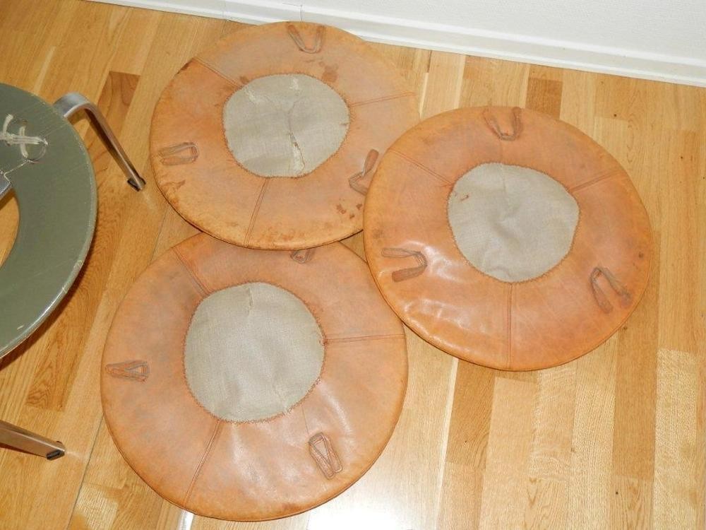 Netauktion - Pall design Poul Kjaerholm PK-33