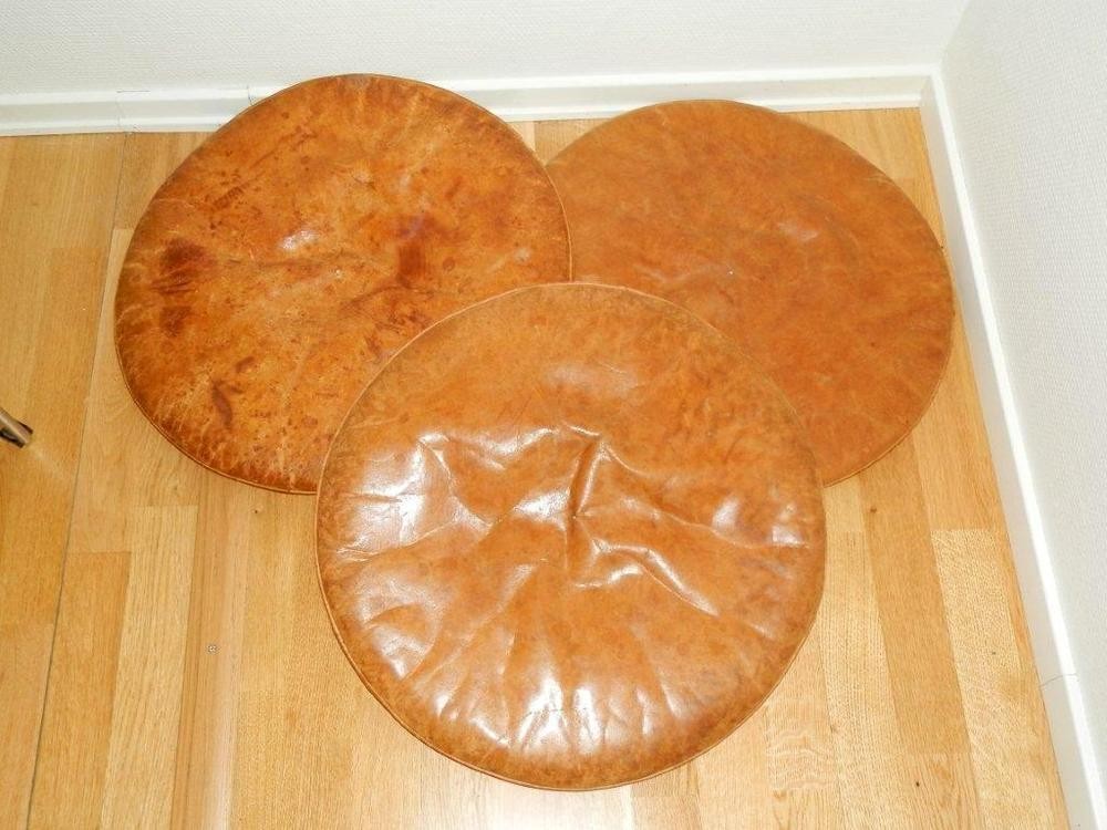 Netauktion - Pall design Poul Kjaerholm PK-33