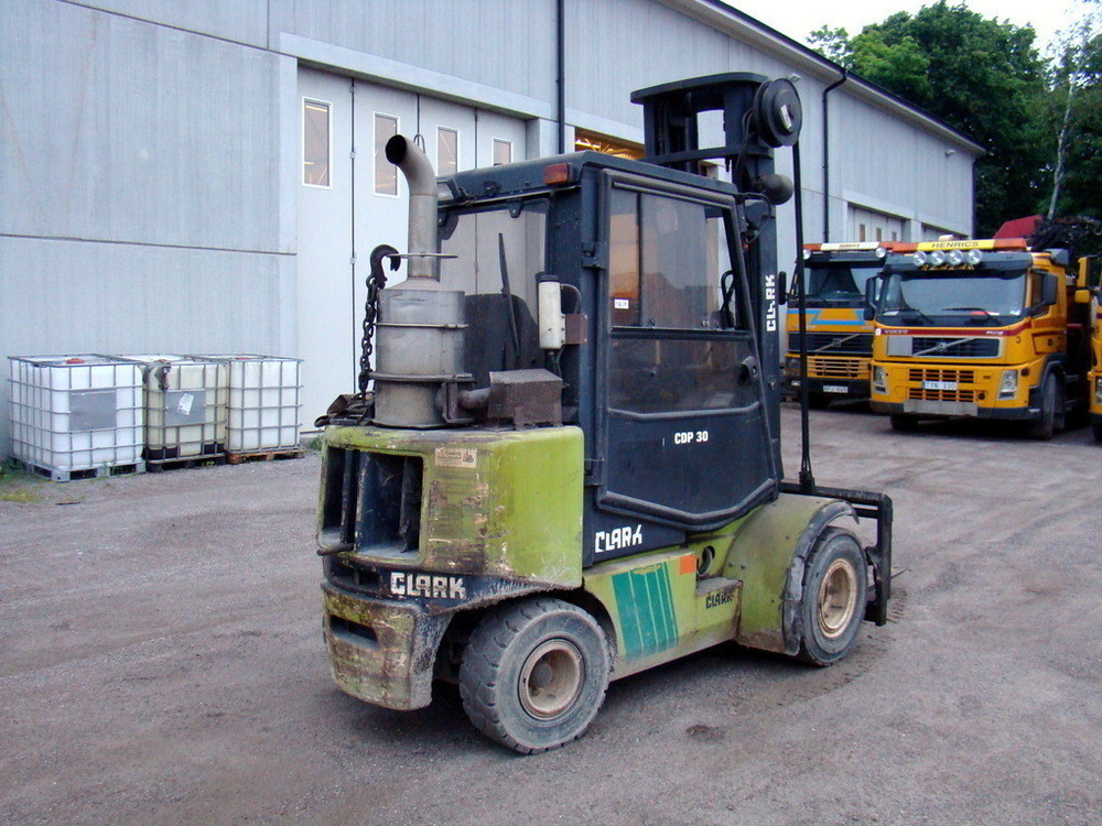 Netauktion - Dieseltruck, Clark CDP30, 2,8ton