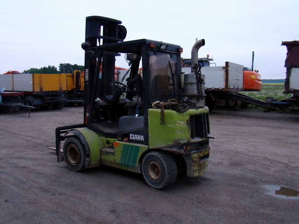 Netauktion - Dieseltruck, Clark CDP30, 2,8ton