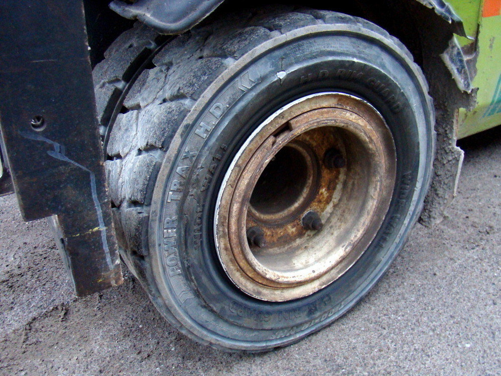 Netauktion - Dieseltruck, Clark CDP30, 2,8ton