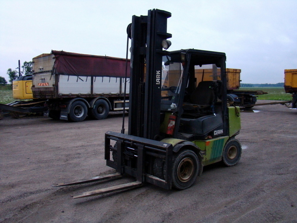 Netauktion - Dieseltruck, Clark CDP30, 2,8ton