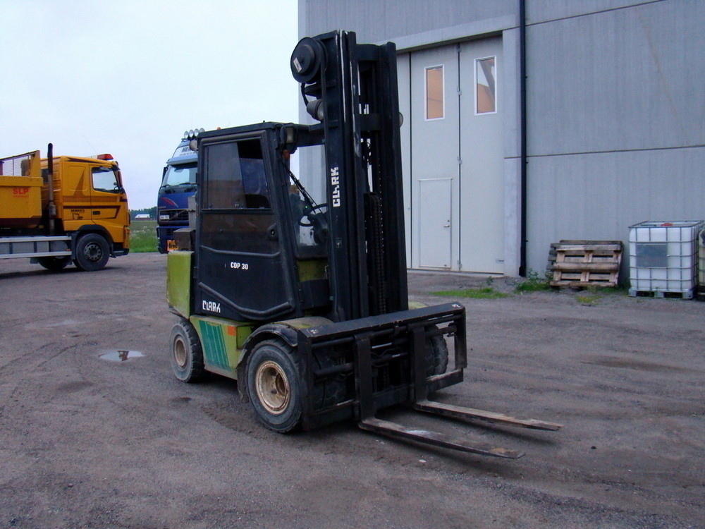 Netauktion - Dieseltruck, Clark CDP30, 2,8ton