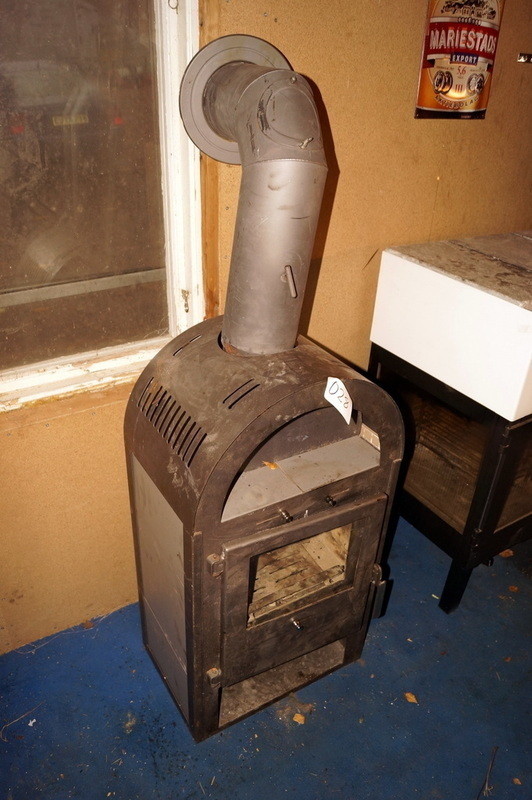 Netauktion - Vedkamin med skorstensrör