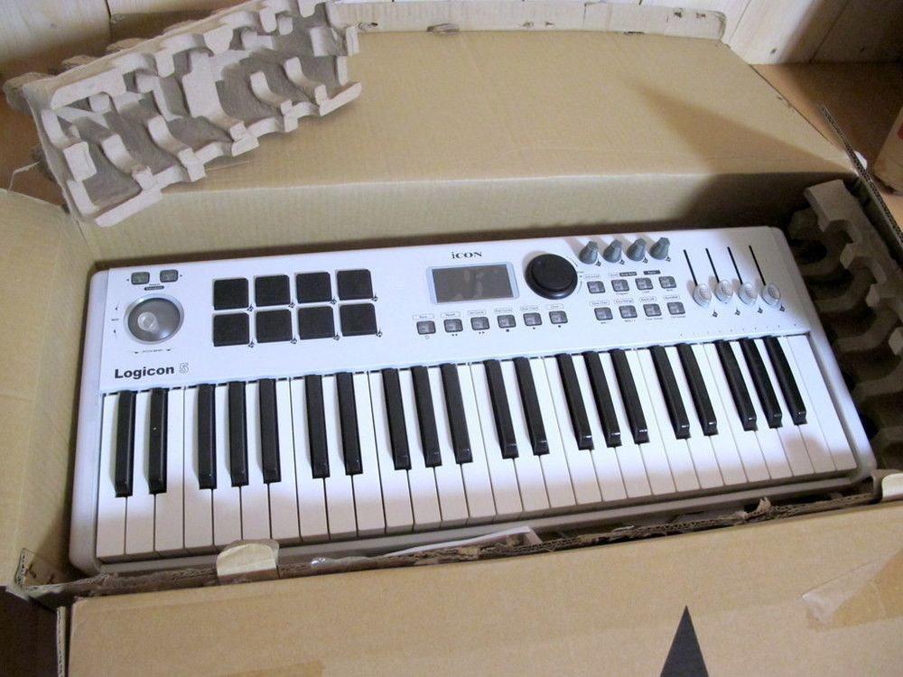 Netauktion - Synth, Logicon 5, Icon, med pianopall