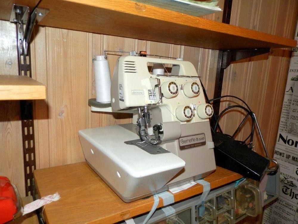 Netauktion - Overlock symaskin Bernette 334 D