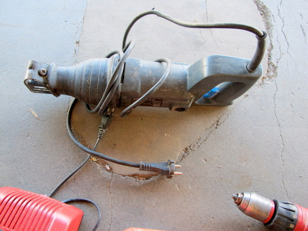 Netauktion - Borrmaskin, laddare & cirkelsåg, Milwaukee