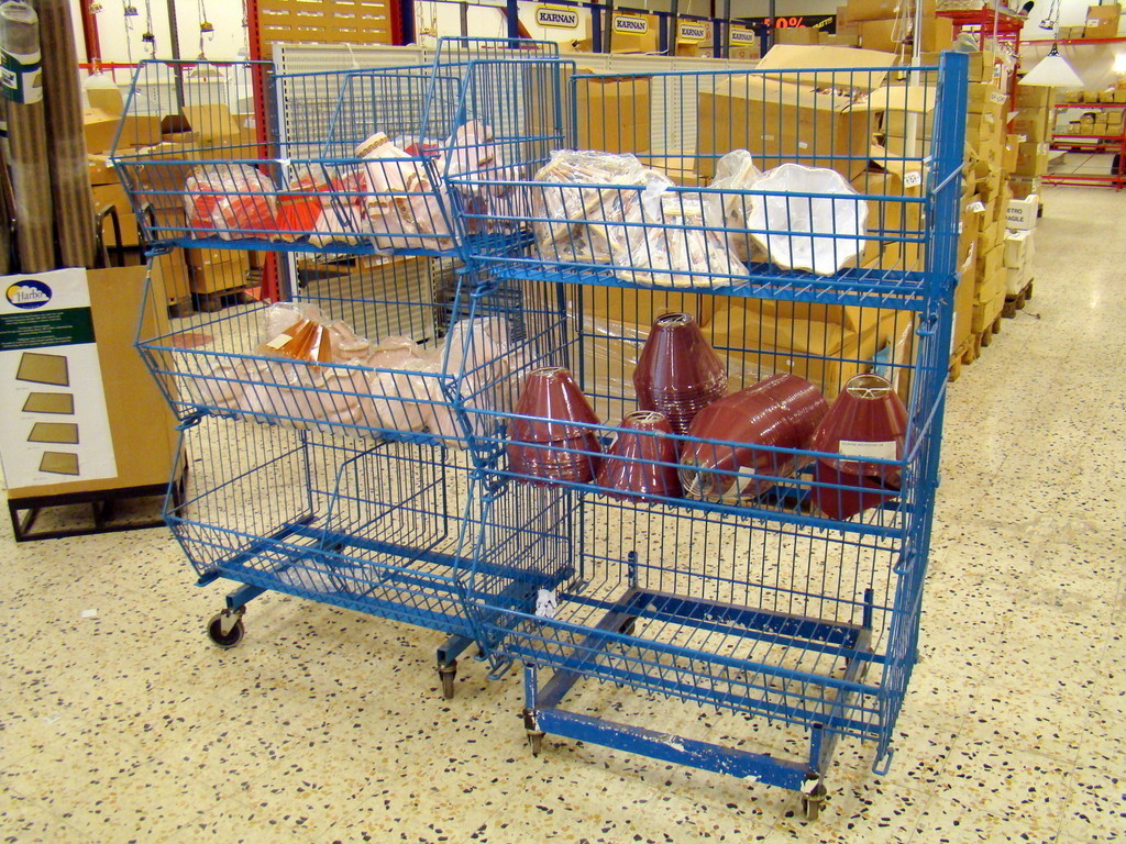 Netauktion - Vagnar med skärmar