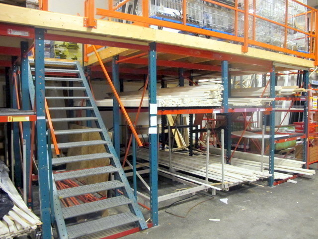 Netauktion - Till salu via auktion Brädlager/entresol