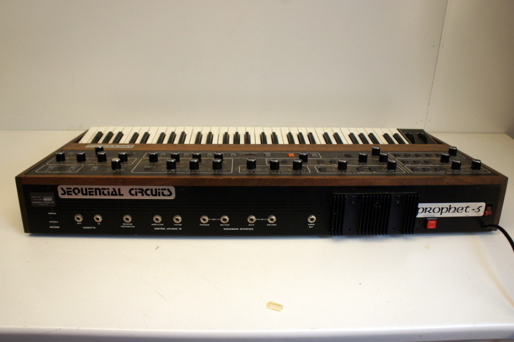 Netauktion - Analog synth, Sequential Circuits Prophet 5