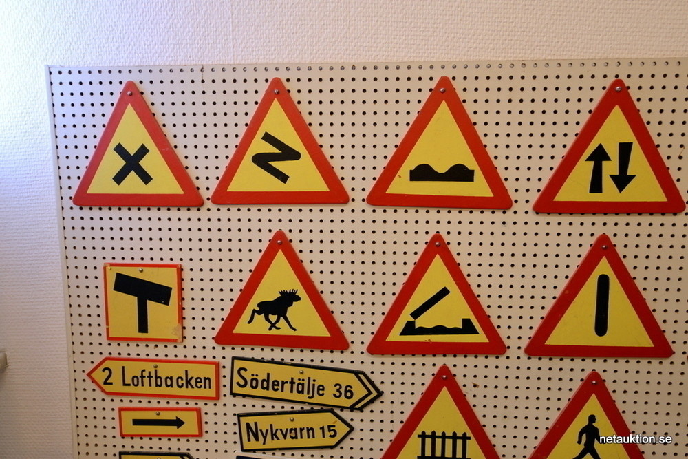 Netauktion - Trafikmärken i trä