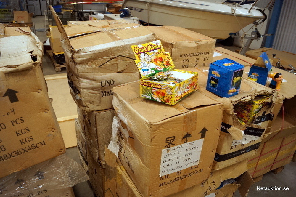 Netauktion - Fruktbomber och fula gubbar