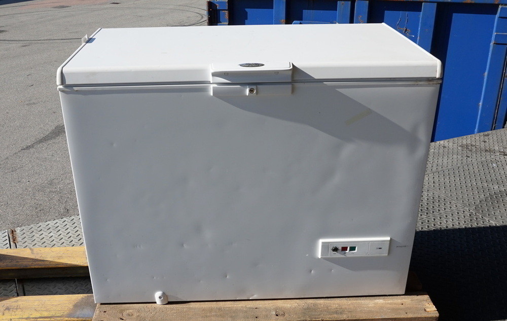 Netauktion - Frysbox, Whirlpool