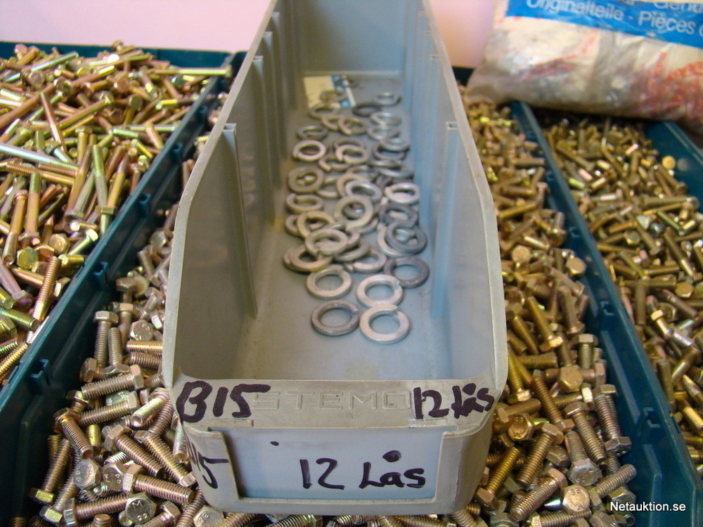 Netauktion - Skruv, mutter, brickor och bult