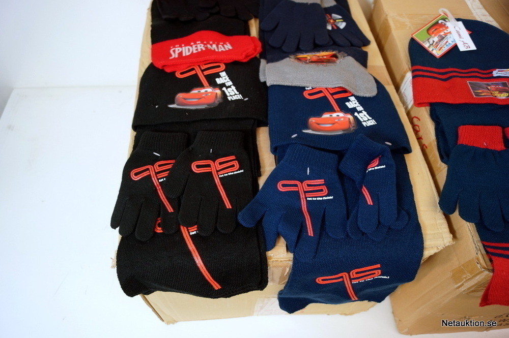 Netauktion - Ca 500st vinterset för barn