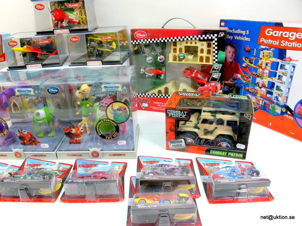 Netauktion - Leksaker: Flygplan & bilar