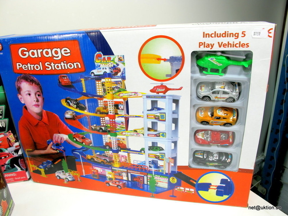 Netauktion - Leksaker: Flygplan & bilar