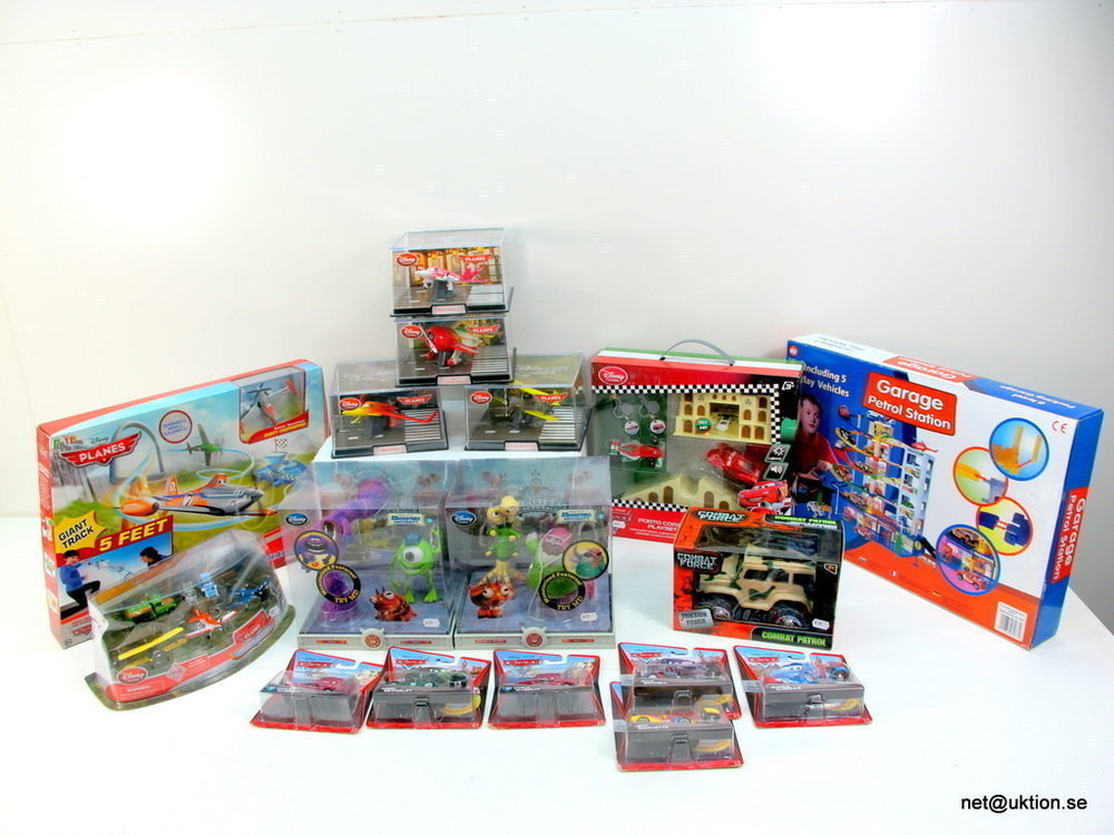 Netauktion - Leksaker: Flygplan & bilar