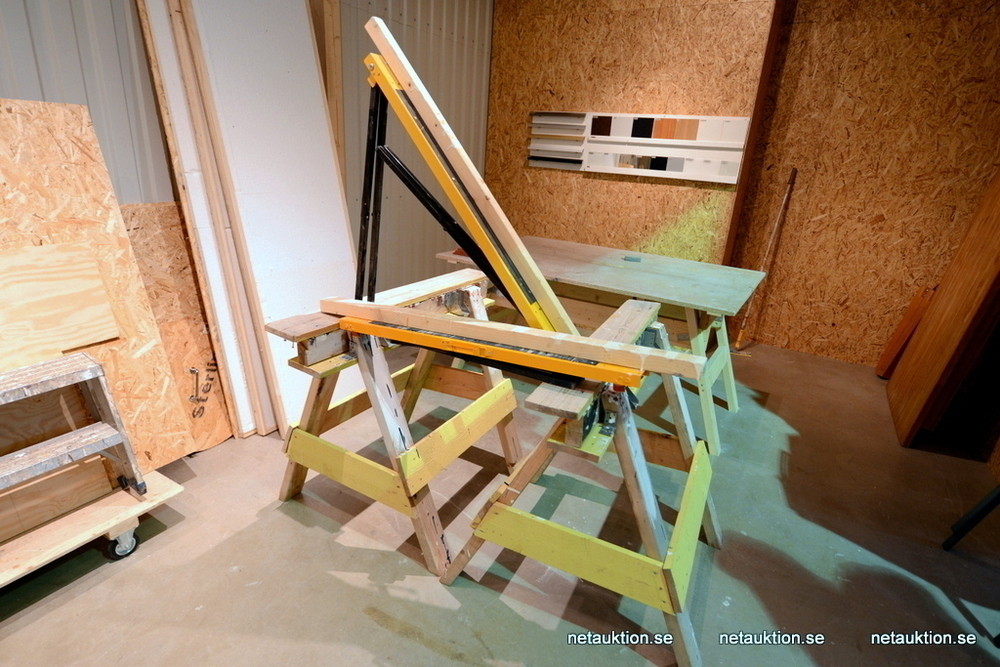 Netauktion - Bockar, vagnar och material