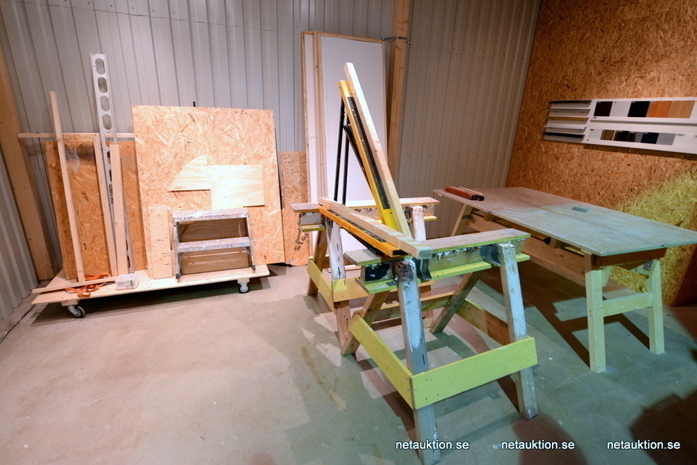 Netauktion - Bockar, vagnar och material