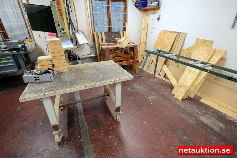 Netauktion - Bord och bockar