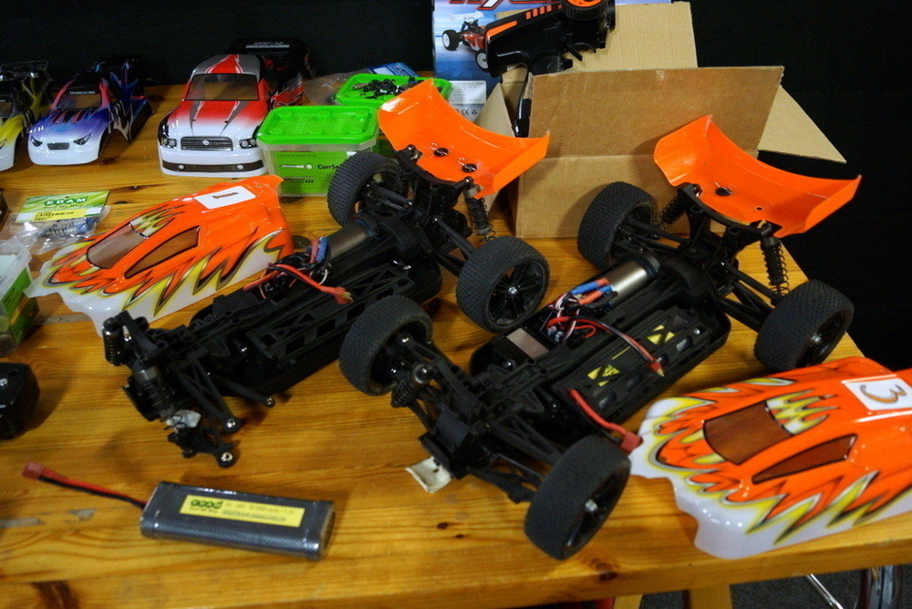 Netauktion - 6st RC-bilar i behov av lite kärlek