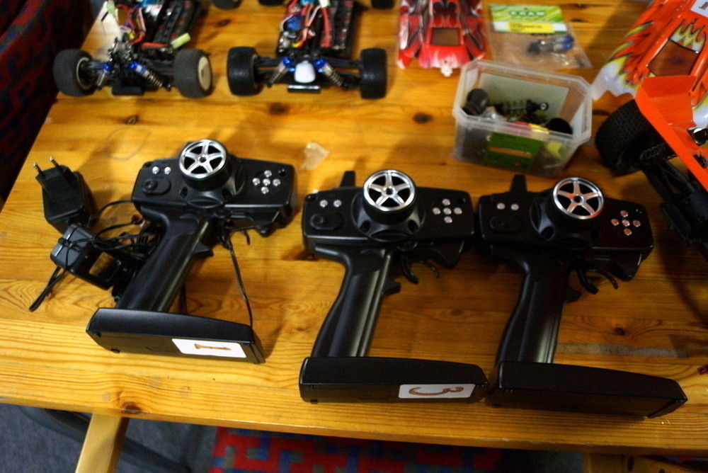 Netauktion - 6st RC-bilar i behov av lite kärlek