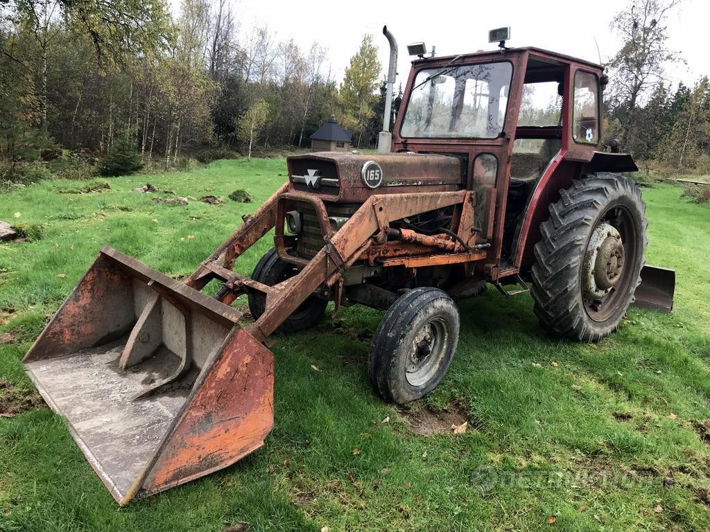 Netauktion - Liten traktor med diverse tillbehör!