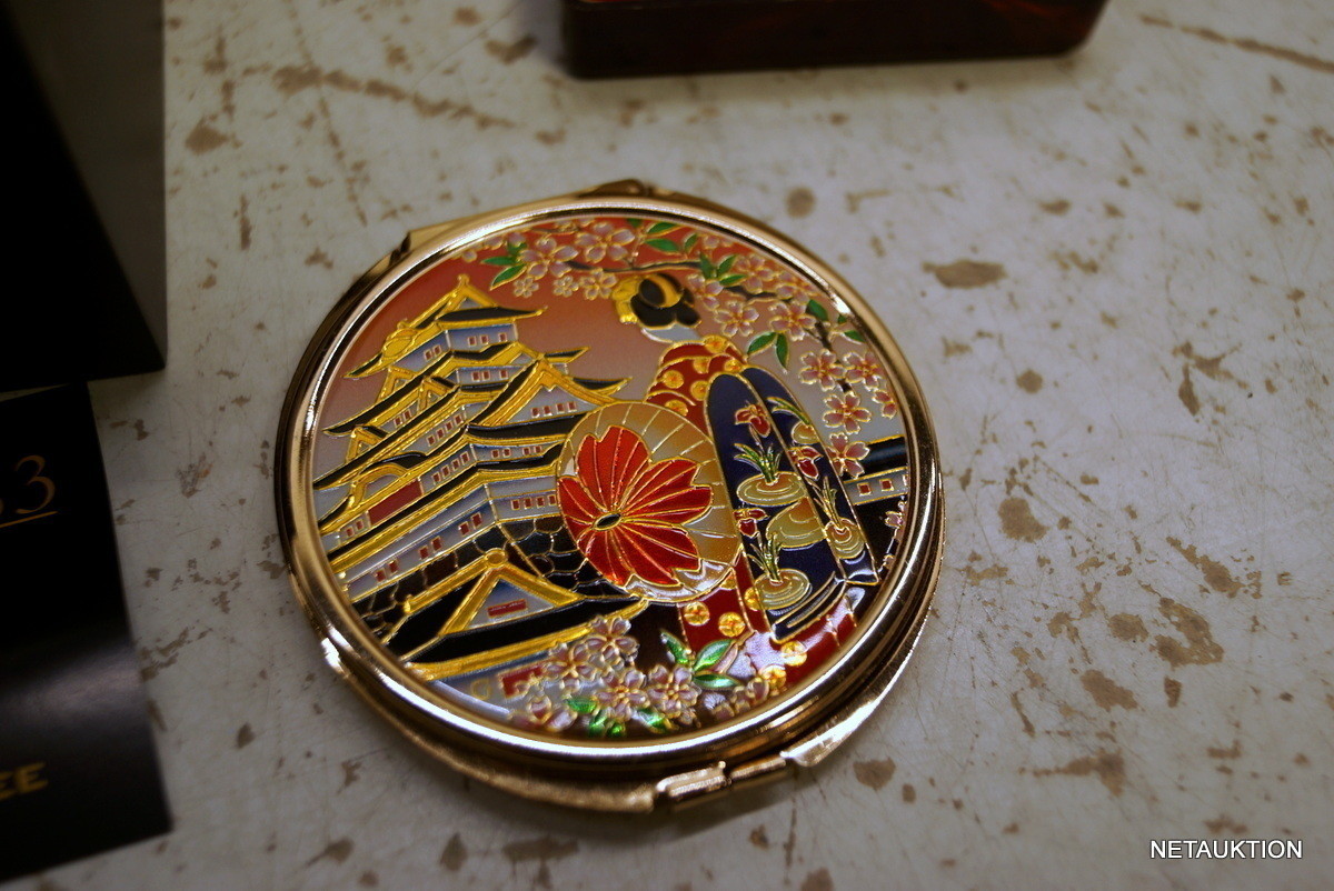 Netauktion - Klocka, manschettknappar & spegel