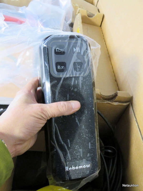 Netauktion - Robotgräsklippare Robomow RS615 (nypris ca 16.500 kr)