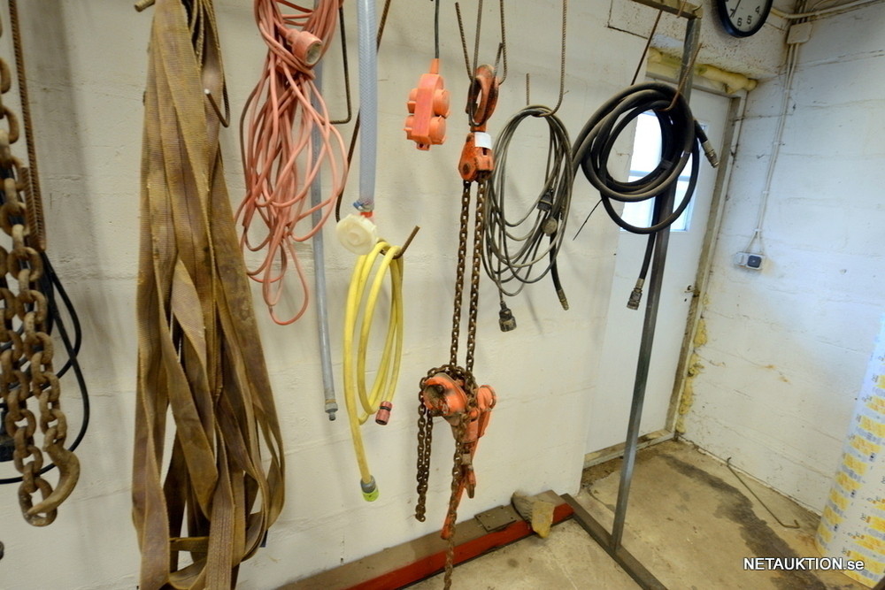 Netauktion - Till salu via auktion Kedjespel, kätting, slang, mm