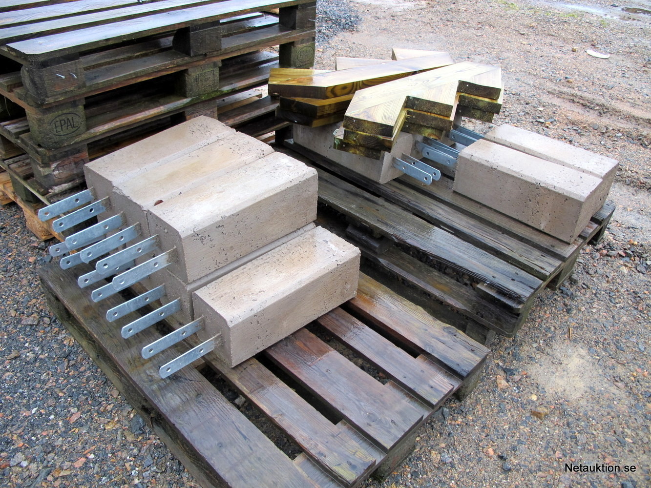 Netauktion - Stolpskor / plintar