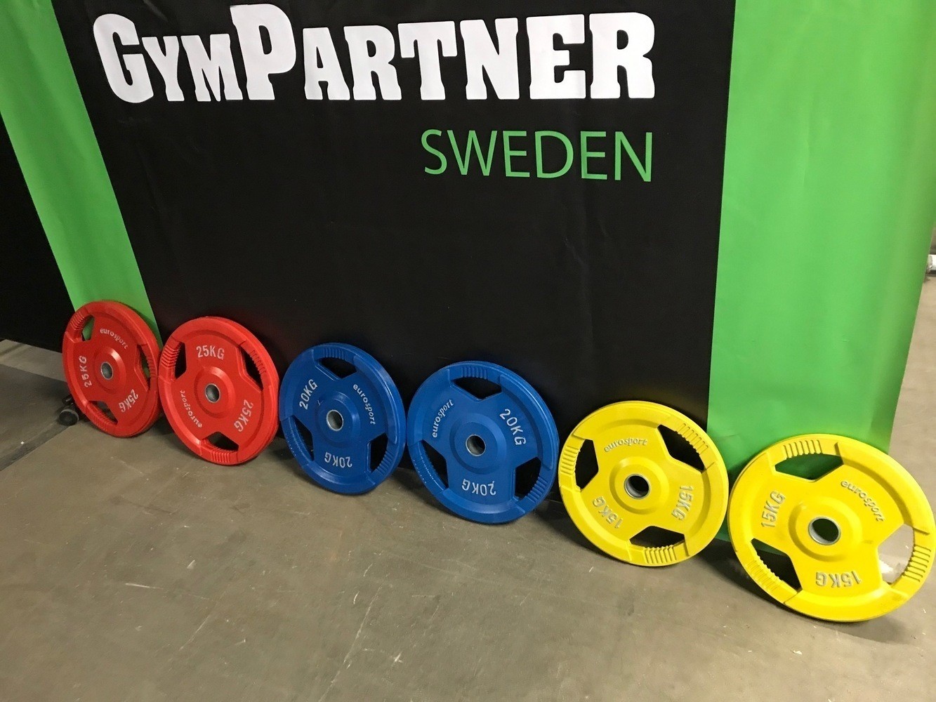 Netauktion - Nya Internationella vikter i gummi. 120 kg