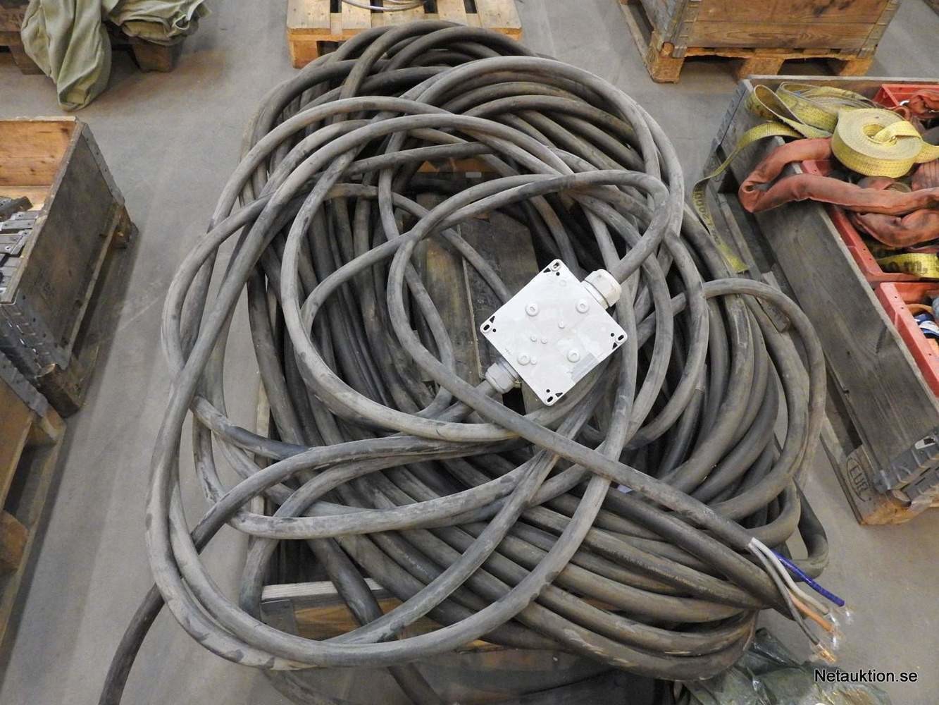 Netauktion - Pall kabel och slang