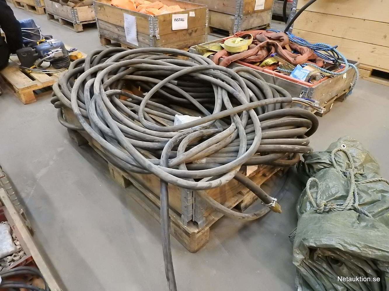 Netauktion - Pall kabel och slang