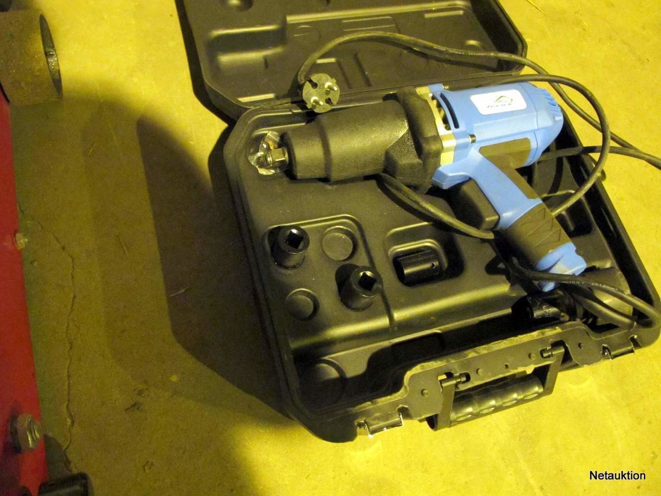 Netauktion - Mutterdragare, Ferax