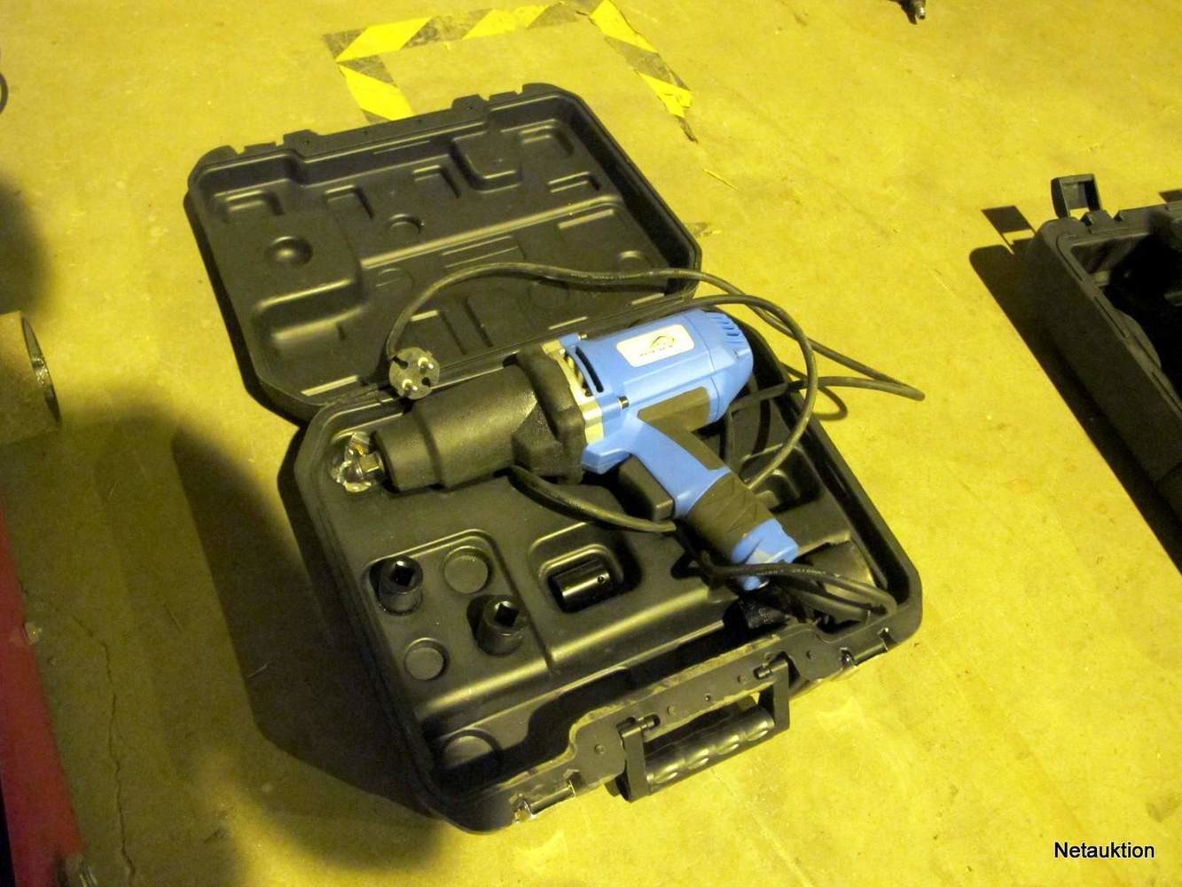 Netauktion - Mutterdragare, Ferax