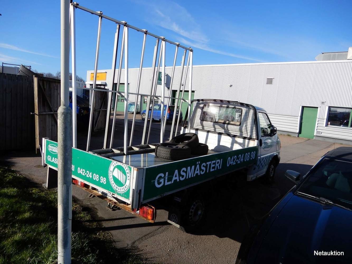 Netauktion - Lastbil med glasställ, VW (SCH576)