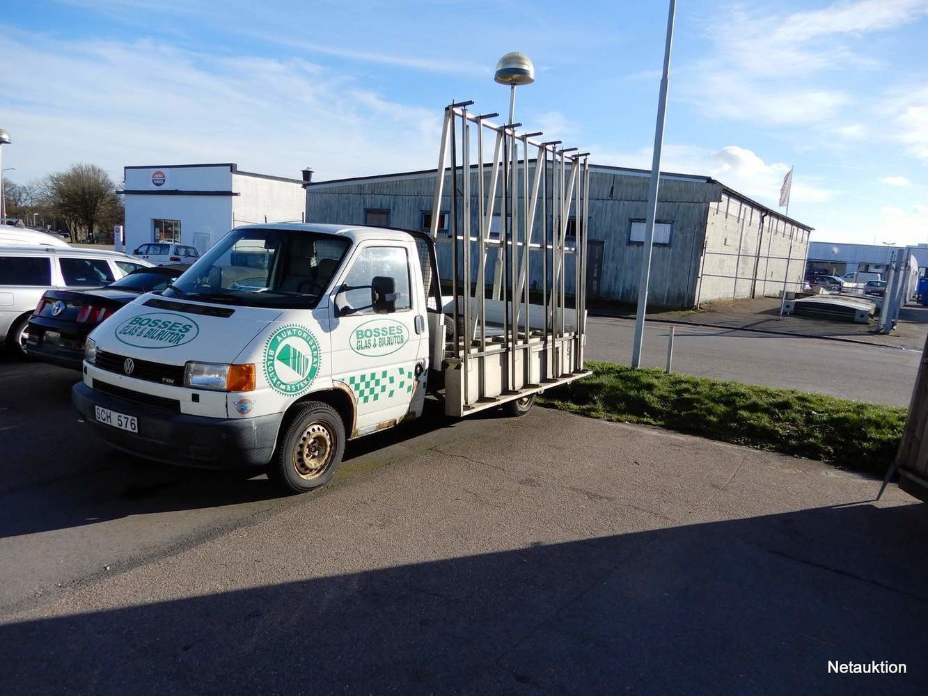 Netauktion - Lastbil med glasställ, VW (SCH576)