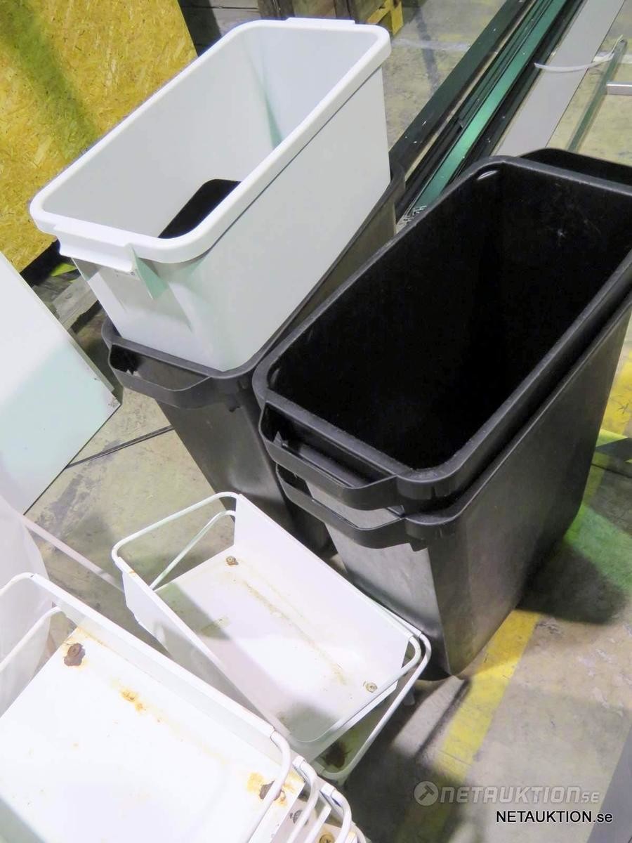 Netauktion - Sopkärl och vagnar